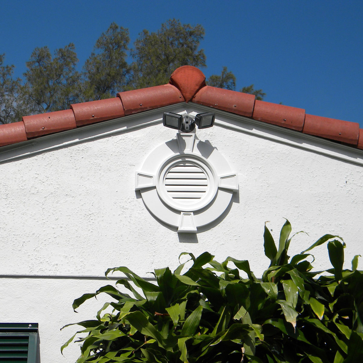 Round Gable Vent 24x24 Ekena Millwork Round Gable Vent With Keystones ...